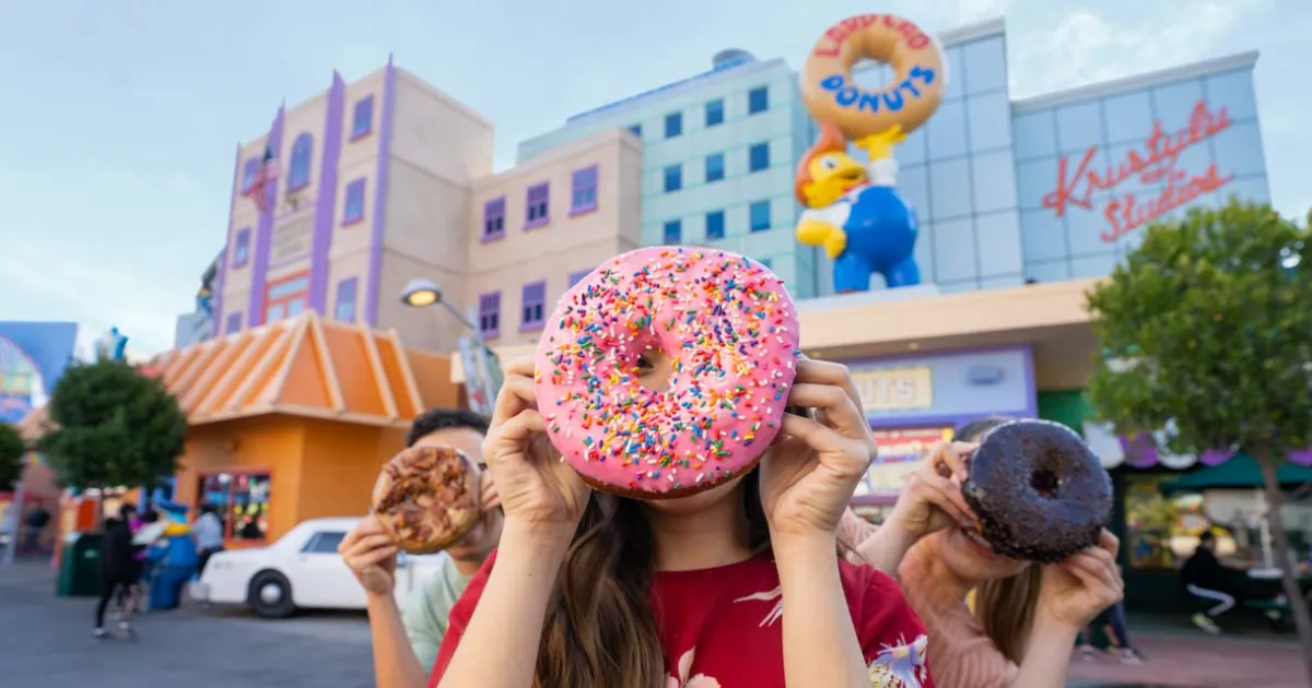 8 Must-Eat Theme Park Snacks | Visit California