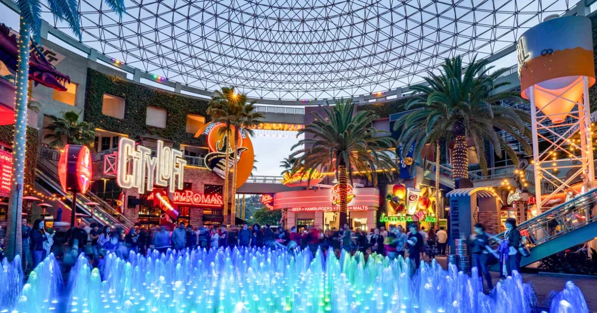 The Guide to CityWalk at Universal Studios Hollywood | Visit California
